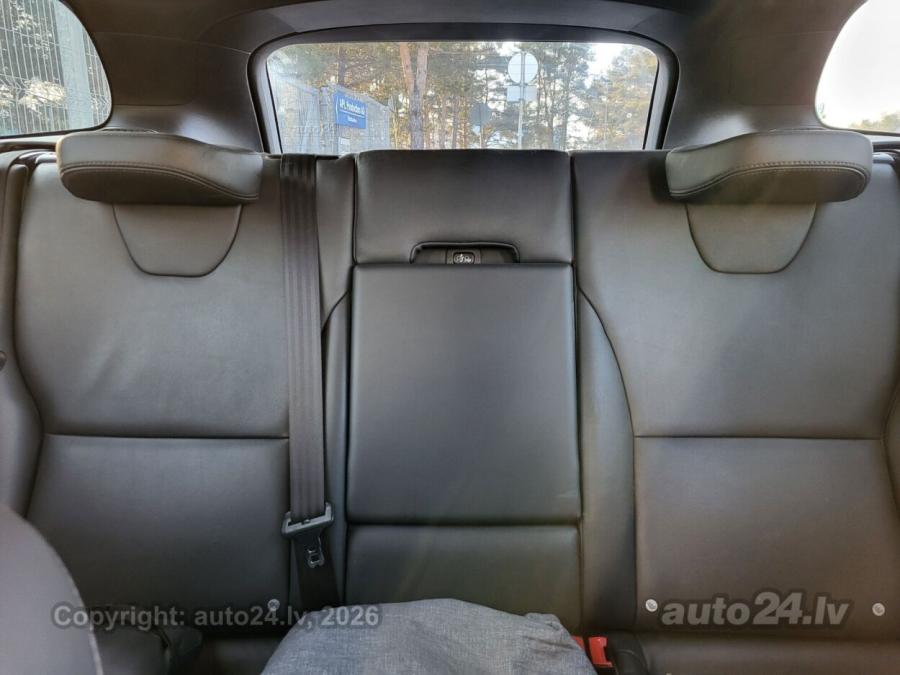 Pelēks Volvo XC60 2014 Tallina, ar dzinēja tilpumu 2.40 L un nobraukumu 215 tūkst. km par 13500 €, foto 17 vietnē AUTOMOTO.COM.LV