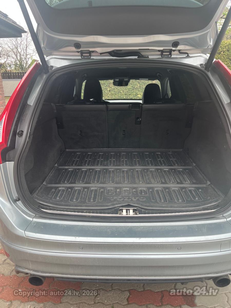 Pelēks Volvo XC60 2014 Tallina, ar dzinēja tilpumu 3.00 L un nobraukumu 96 tūkst. km par 17000 €, foto 7 vietnē AUTOMOTO.COM.LV