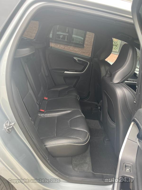 Pelēks Volvo XC60 2014 Tallina, ar dzinēja tilpumu 3.00 L un nobraukumu 96 tūkst. km par 17000 €, foto 9 vietnē AUTOMOTO.COM.LV