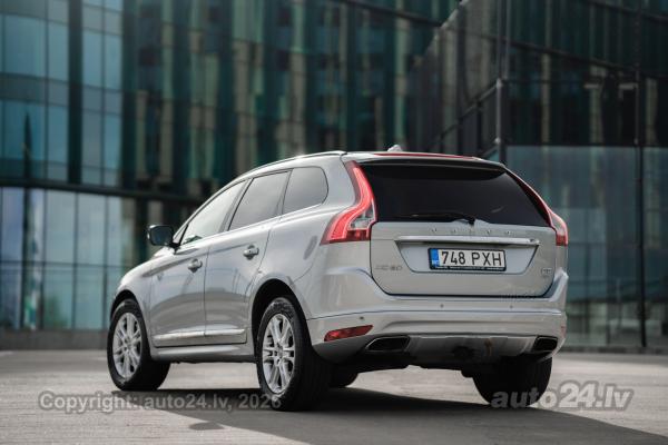 Grey Volvo XC60 2014 in Tallinn, with an engine capacity of 2.40 L and mileage of 325 thousand km for 10999 €, photo 4 on AUTOMOTO.COM.LV