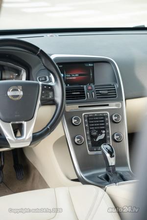 Grey Volvo XC60 2014 in Tallinn, with an engine capacity of 2.40 L and mileage of 325 thousand km for 10999 €, photo 10 on AUTOMOTO.COM.LV