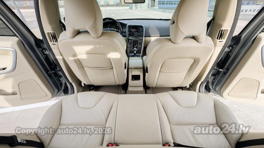 Grey Volvo XC60 2014 in Tallinn, with an engine capacity of 2.40 L and mileage of 325 thousand km for 10999 €, photo 13 on AUTOMOTO.COM.LV