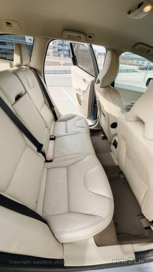 Grey Volvo XC60 2014 in Tallinn, with an engine capacity of 2.40 L and mileage of 325 thousand km for 10999 €, photo 14 on AUTOMOTO.COM.LV