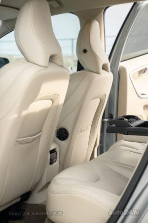 Grey Volvo XC60 2014 in Tallinn, with an engine capacity of 2.40 L and mileage of 325 thousand km for 10999 €, photo 16 on AUTOMOTO.COM.LV