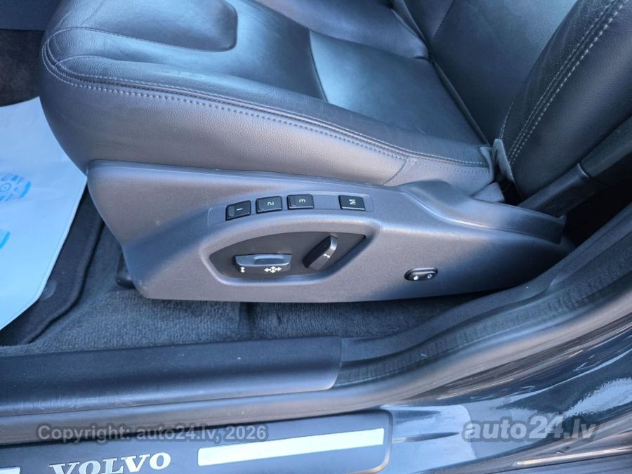 Grey Volvo XC60 2014 in Tallinn, with an engine capacity of 2.00 L and mileage of 187 thousand km for 11990 €, photo 24 on AUTOMOTO.COM.LV