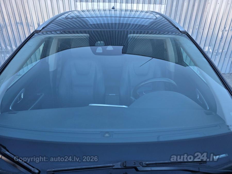 Grey Volvo XC60 2014 in Tallinn, with an engine capacity of 2.00 L and mileage of 187 thousand km for 11990 €, photo 29 on AUTOMOTO.COM.LV