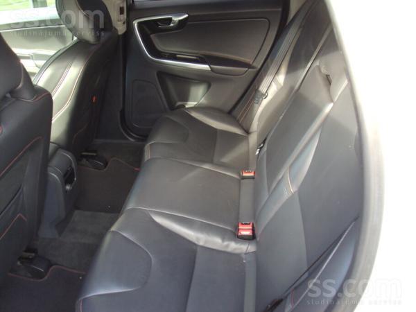 Grey Volvo XC60 2014 in Riga, with an engine capacity of 2.40 L and mileage of 184 thousand km for 14800 €, photo 5 on AUTOMOTO.COM.LV