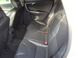 Pelēks Volvo XC60 2014 Rīga, ar dzinēja tilpumu 2.40 L un nobraukumu 184 tūkst. km par 14800 €, foto 6 vietnē AUTOMOTO.COM.LV