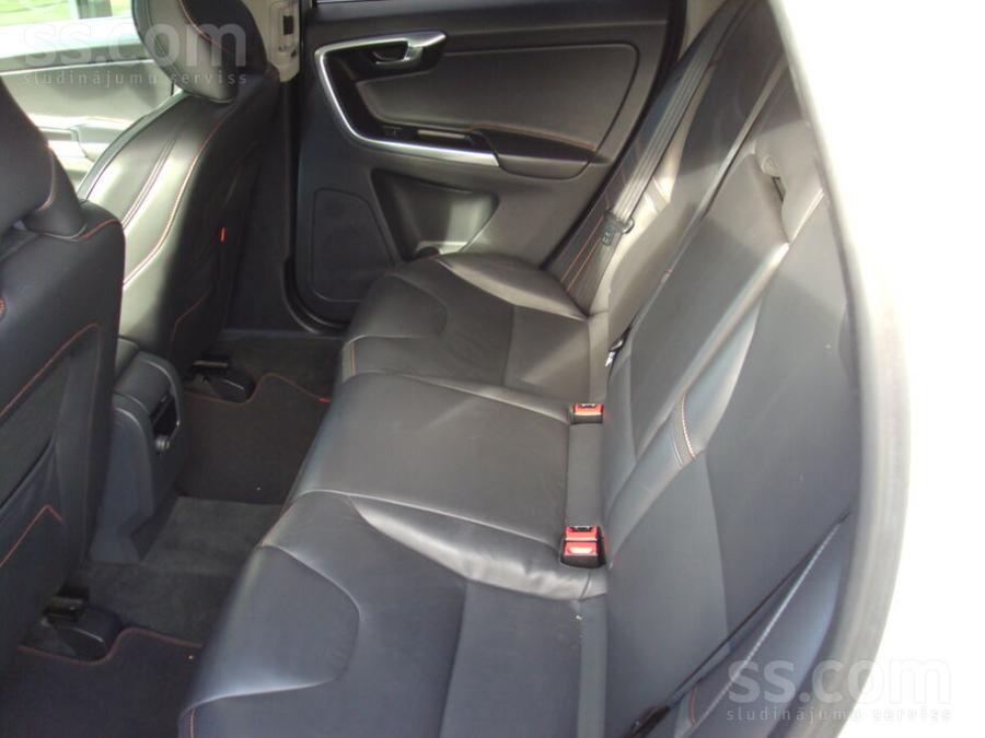 Pelēks Volvo XC60 2014 Rīga, ar dzinēja tilpumu 2.40 L un nobraukumu 184 tūkst. km par 14800 €, foto 6 vietnē AUTOMOTO.COM.LV