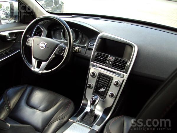 Grey Volvo XC60 2014 in Riga, with an engine capacity of 2.40 L and mileage of 184 thousand km for 14800 €, photo 6 on AUTOMOTO.COM.LV