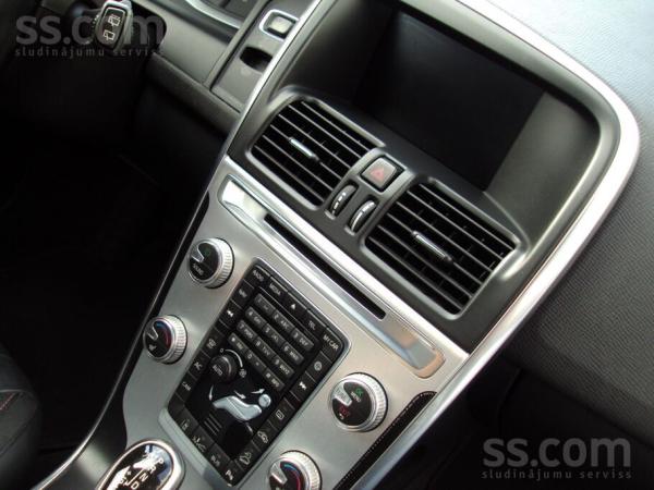 Grey Volvo XC60 2014 in Riga, with an engine capacity of 2.40 L and mileage of 184 thousand km for 14800 €, photo 8 on AUTOMOTO.COM.LV