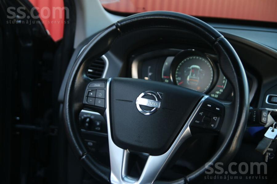 Pelēks Volvo XC60 2014 Rīga, ar dzinēja tilpumu 2.00 L un nobraukumu 0 tūkst. km par 11390 €, foto 13 vietnē AUTOMOTO.COM.LV