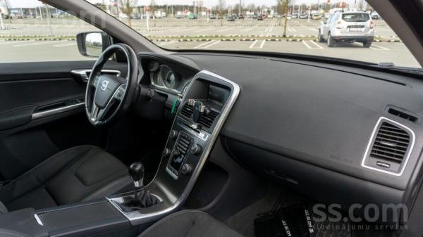 Grey Volvo XC60 2014 in Riga, with an engine capacity of 2.00 L and mileage of 179 thousand km for 9190 €, photo 9 on AUTOMOTO.COM.LV