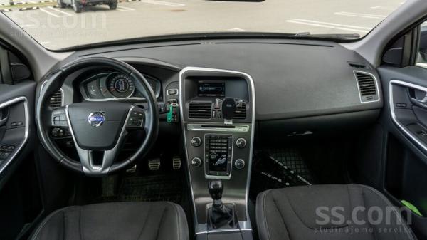 Grey Volvo XC60 2014 in Riga, with an engine capacity of 2.00 L and mileage of 179 thousand km for 9190 €, photo 10 on AUTOMOTO.COM.LV