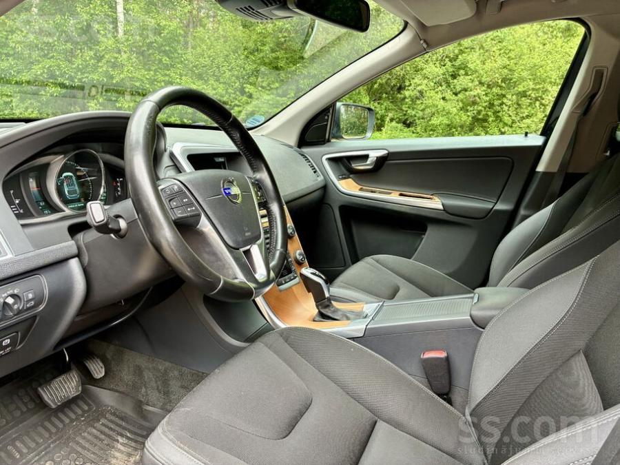 Pelēks Volvo XC60 2014 Rīga, ar dzinēja tilpumu 2.40 L un nobraukumu 373 tūkst. km par 10490 €, foto 6 vietnē AUTOMOTO.COM.LV