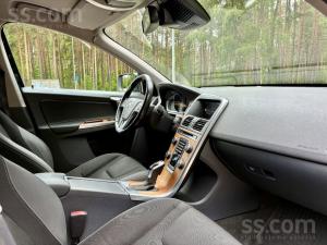 Pelēks Volvo XC60 2014 Rīga, ar dzinēja tilpumu 2.40 L un nobraukumu 373 tūkst. km par 10490 €, foto 17 vietnē AUTOMOTO.COM.LV