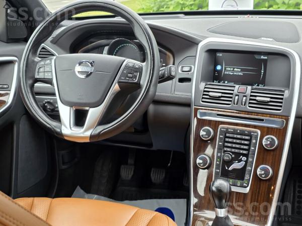 Grey Volvo XC60 2014 in Riga, with an engine capacity of 2.40 L and mileage of 263 thousand km for 12000 €, photo 6 on AUTOMOTO.COM.LV
