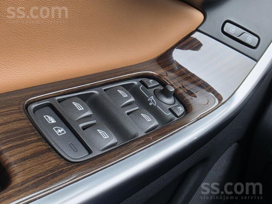 Pelēks Volvo XC60 2014 Rīga, ar dzinēja tilpumu 2.40 L un nobraukumu 263 tūkst. km par 12000 €, foto 8 vietnē AUTOMOTO.COM.LV