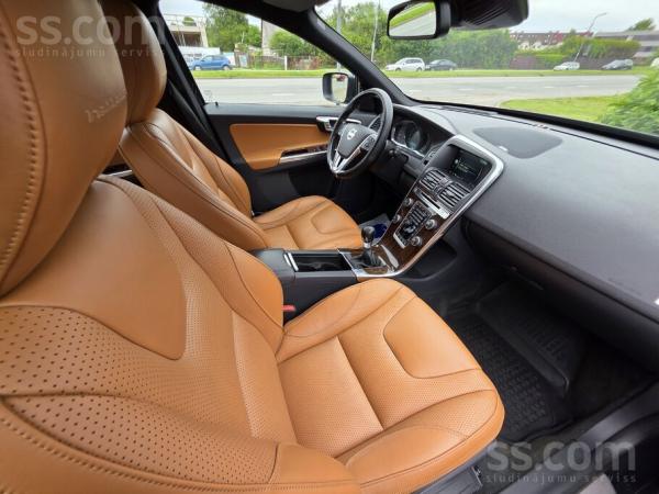 Grey Volvo XC60 2014 in Riga, with an engine capacity of 2.40 L and mileage of 263 thousand km for 12000 €, photo 10 on AUTOMOTO.COM.LV