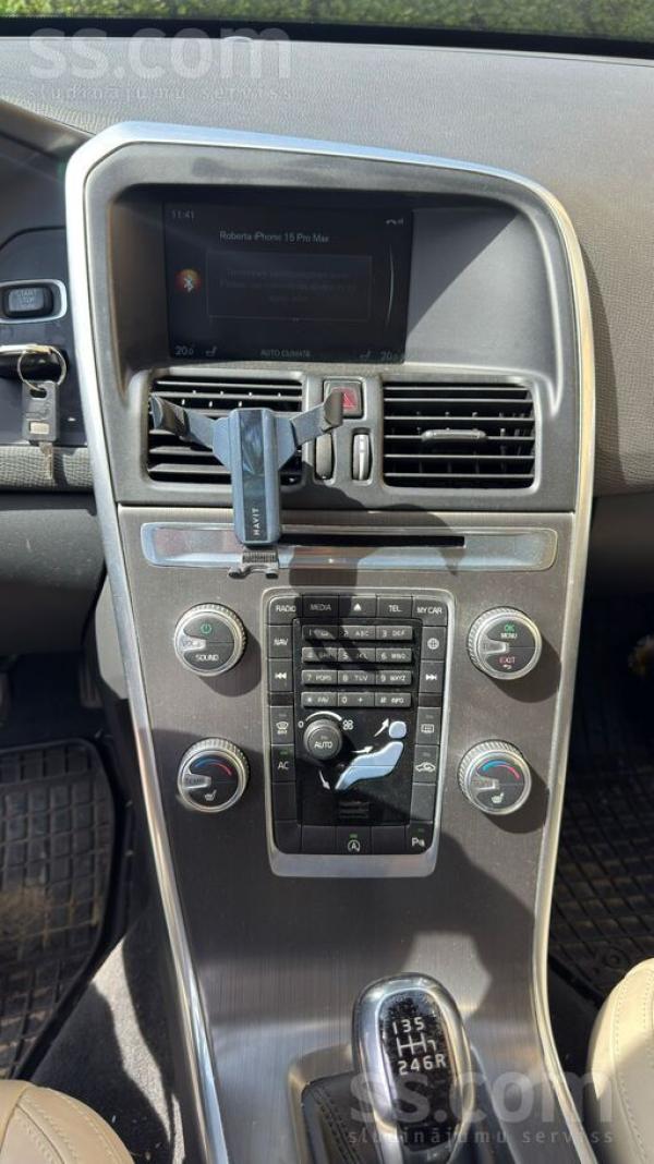Grey Volvo XC60 2014 in Tukums, with an engine capacity of 2.00 L and mileage of 330 thousand km for 6999 €, photo 8 on AUTOMOTO.COM.LV