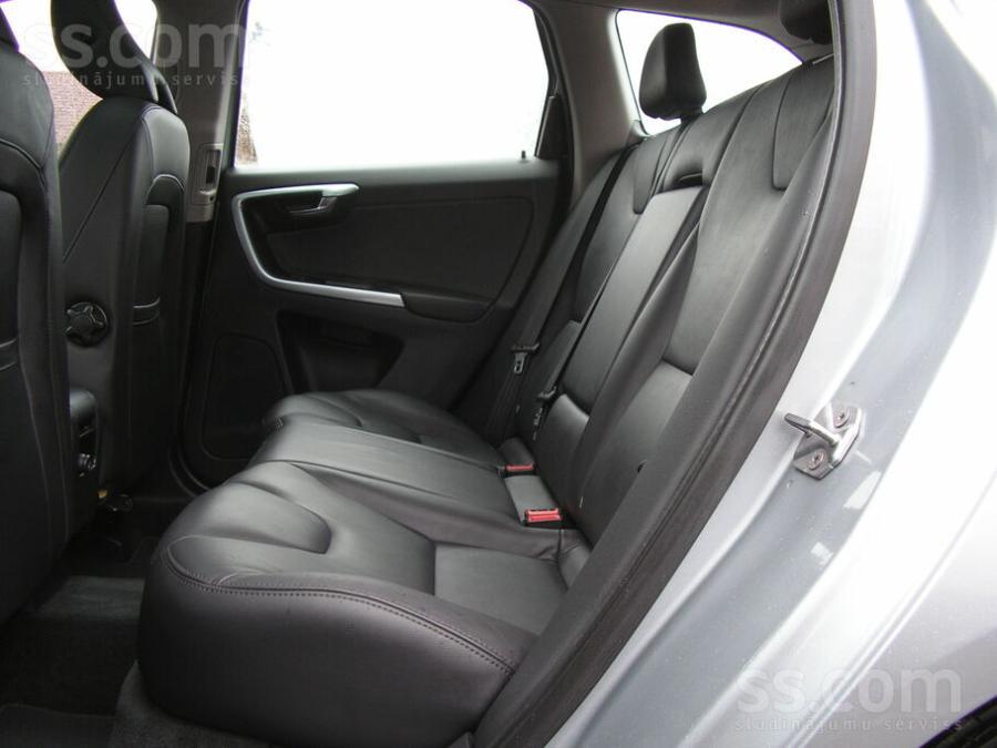 Grey Volvo XC60 2014 in Riga, with an engine capacity of 2.40 L and mileage of 0 thousand km for 14990 €, photo 25 on AUTOMOTO.COM.LV