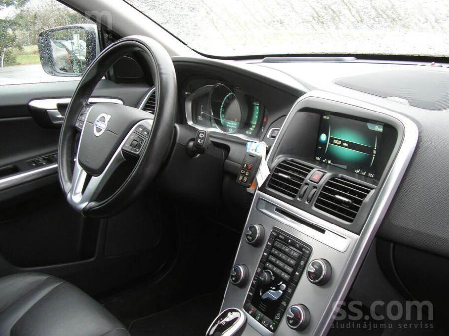 Grey Volvo XC60 2014 in Riga, with an engine capacity of 2.40 L and mileage of 0 thousand km for 14990 €, photo 31 on AUTOMOTO.COM.LV