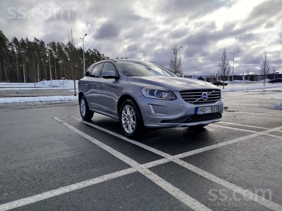 Grey Volvo XC60 2014 in Riga, with an engine capacity of 2.00 L and mileage of 237 thousand km for 12250 €, photo 3 on AUTOMOTO.COM.LV