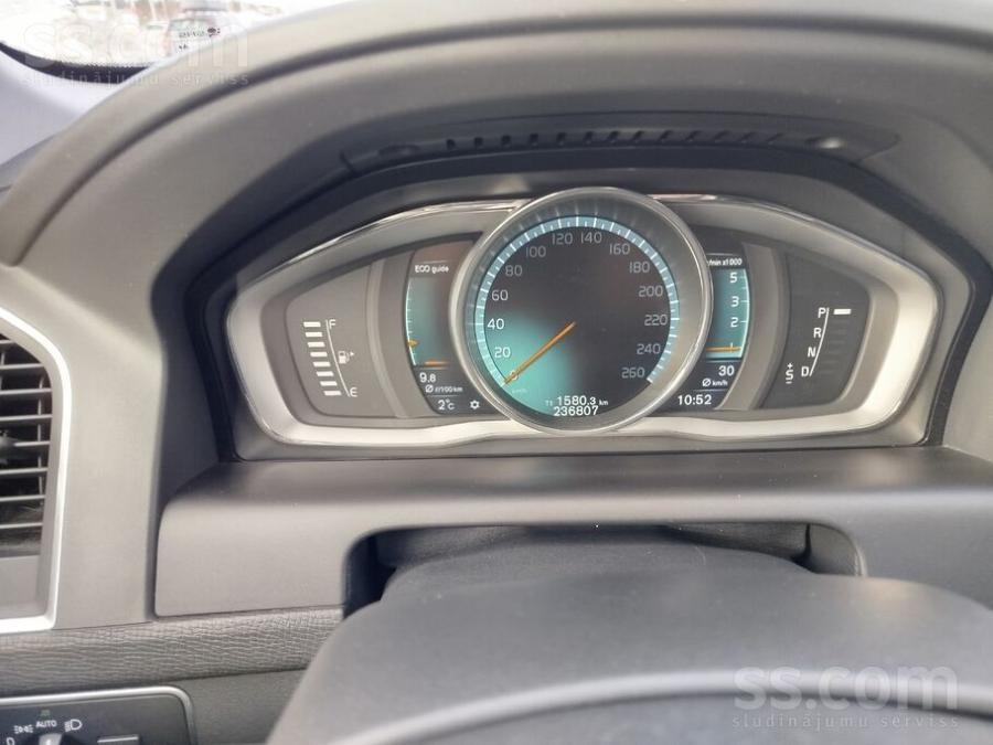 Grey Volvo XC60 2014 in Riga, with an engine capacity of 2.00 L and mileage of 237 thousand km for 12250 €, photo 11 on AUTOMOTO.COM.LV