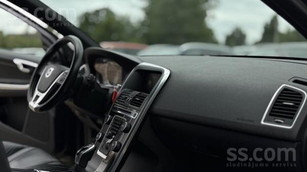 Pelēks Volvo XC60 2014 Rīga, ar dzinēja tilpumu 2.40 L un nobraukumu 248 tūkst. km par 14990 €, foto 8 vietnē AUTOMOTO.COM.LV