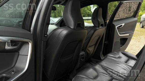 Pelēks Volvo XC60 2014 Rīga, ar dzinēja tilpumu 2.40 L un nobraukumu 248 tūkst. km par 14990 €, foto 10 vietnē AUTOMOTO.COM.LV