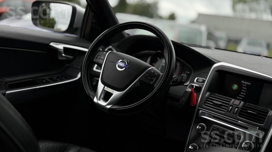 Pelēks Volvo XC60 2014 Rīga, ar dzinēja tilpumu 2.40 L un nobraukumu 248 tūkst. km par 14990 €, foto 14 vietnē AUTOMOTO.COM.LV
