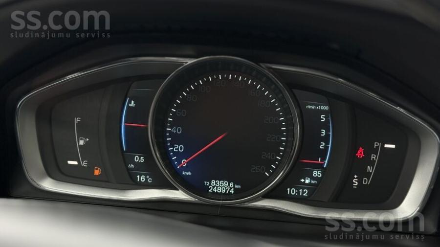 Pelēks Volvo XC60 2014 Rīga, ar dzinēja tilpumu 2.40 L un nobraukumu 248 tūkst. km par 14990 €, foto 17 vietnē AUTOMOTO.COM.LV