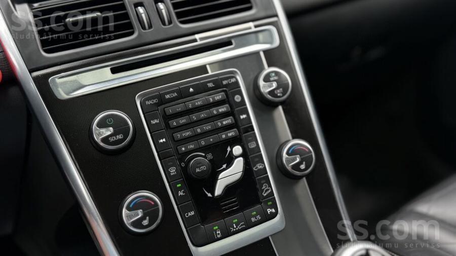 Pelēks Volvo XC60 2014 Rīga, ar dzinēja tilpumu 2.40 L un nobraukumu 248 tūkst. km par 14990 €, foto 25 vietnē AUTOMOTO.COM.LV