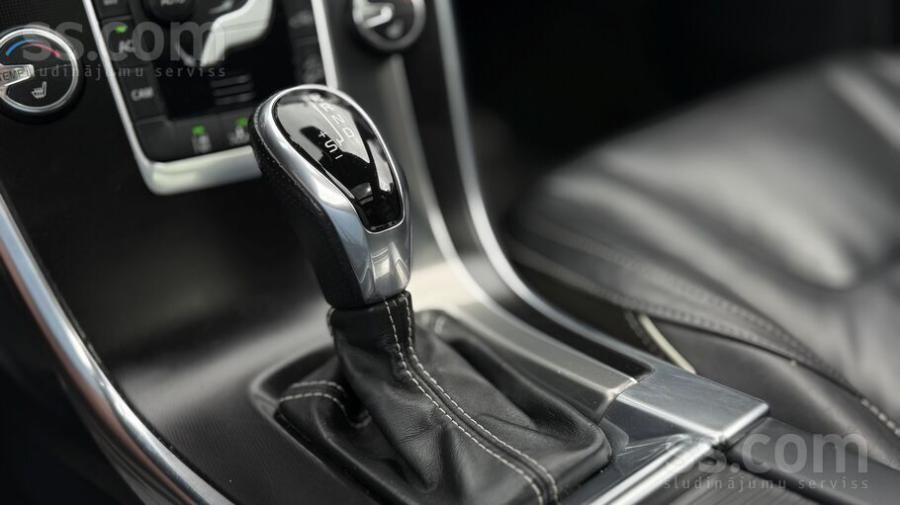 Pelēks Volvo XC60 2014 Rīga, ar dzinēja tilpumu 2.40 L un nobraukumu 248 tūkst. km par 14990 €, foto 27 vietnē AUTOMOTO.COM.LV