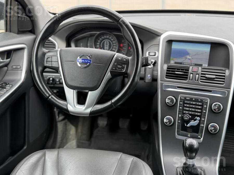 Pelēks Volvo XC60 2014 Rīga, ar dzinēja tilpumu 2.00 L un nobraukumu 268 tūkst. km par 12350 €, foto 5 vietnē AUTOMOTO.COM.LV