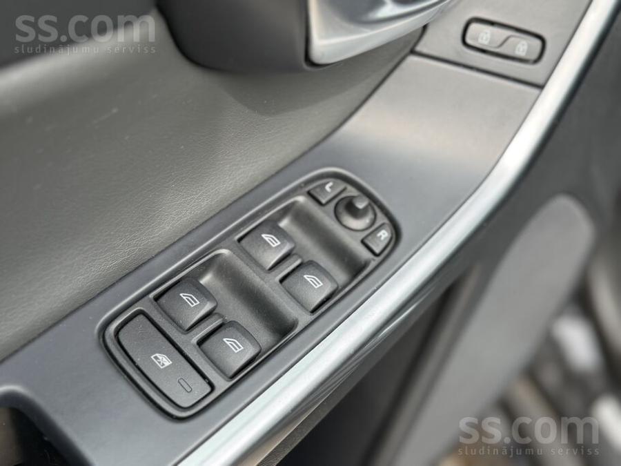 Pelēks Volvo XC60 2014 Rīga, ar dzinēja tilpumu 2.00 L un nobraukumu 268 tūkst. km par 12350 €, foto 6 vietnē AUTOMOTO.COM.LV