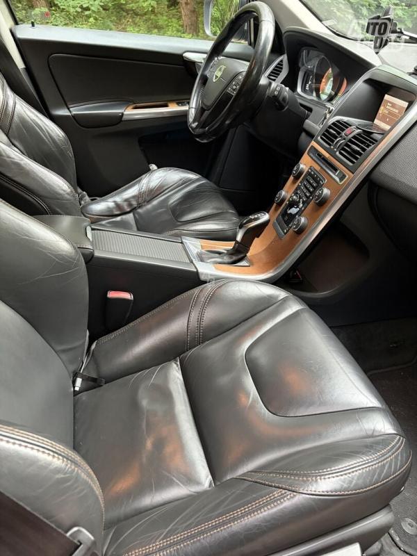 Pelēks Volvo XC60 2014 Viļņa, ar dzinēja tilpumu 2.40 L un nobraukumu 299 tūkst. km par 10900 €, foto 7 vietnē AUTOMOTO.COM.LV