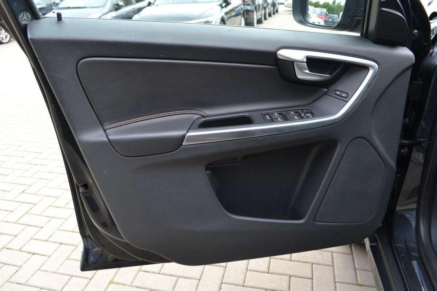 Grey Volvo XC60 2014 in Vilnius, with an engine capacity of 2.40 L and mileage of 144 thousand km for 13000 €, photo 12 on AUTOMOTO.COM.LV
