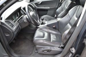 Grey Volvo XC60 2014 in Vilnius, with an engine capacity of 2.40 L and mileage of 144 thousand km for 13000 €, photo 13 on AUTOMOTO.COM.LV