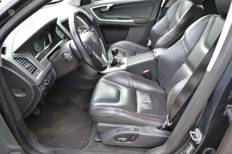 Grey Volvo XC60 2014 in Vilnius, with an engine capacity of 2.40 L and mileage of 144 thousand km for 13000 €, photo 13 on AUTOMOTO.COM.LV
