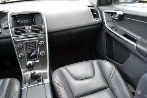 Grey Volvo XC60 2014 in Vilnius, with an engine capacity of 2.40 L and mileage of 144 thousand km for 13000 €, photo 16 on AUTOMOTO.COM.LV