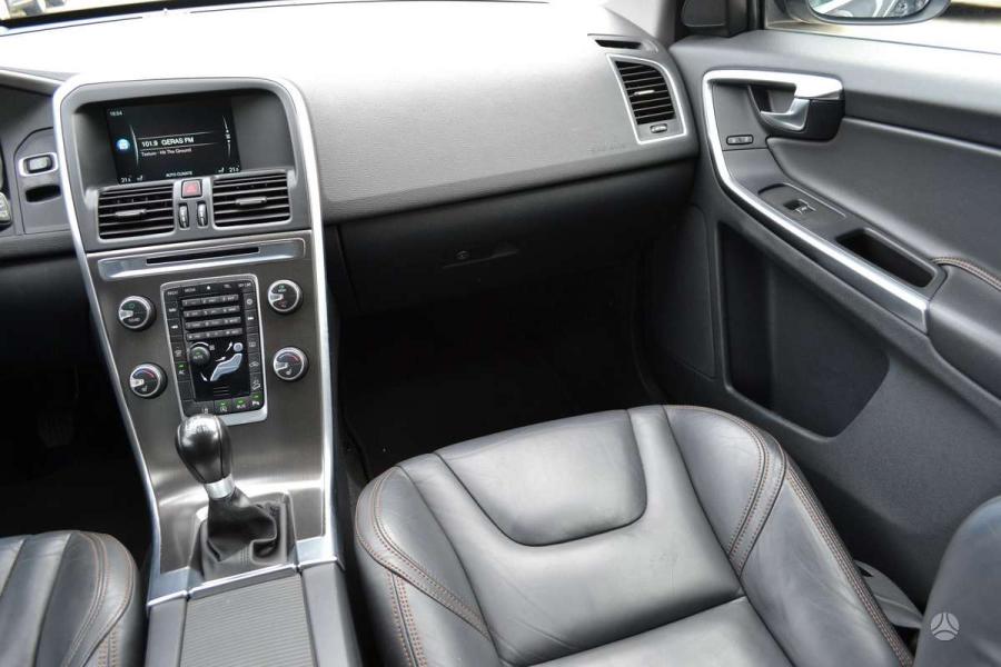 Grey Volvo XC60 2014 in Vilnius, with an engine capacity of 2.40 L and mileage of 144 thousand km for 13000 €, photo 16 on AUTOMOTO.COM.LV