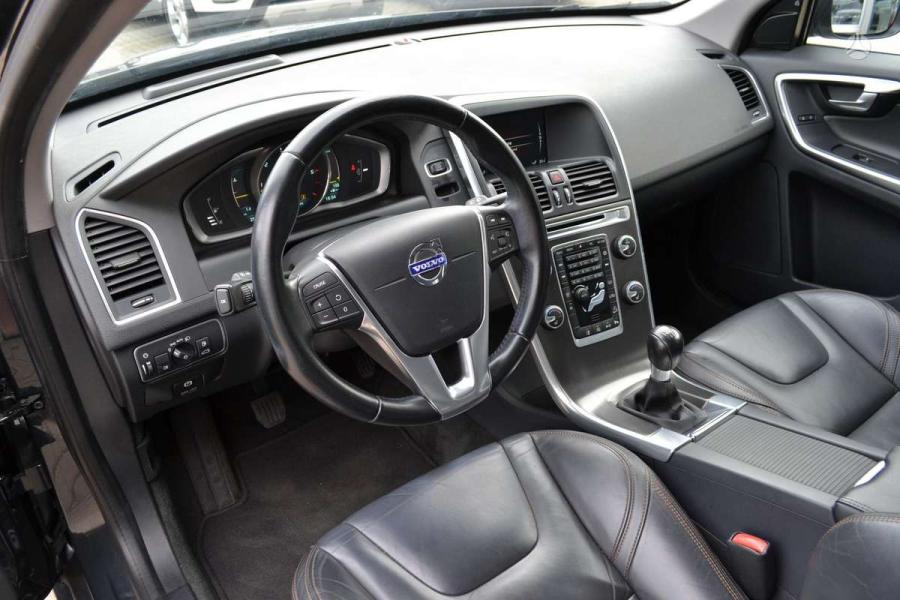 Grey Volvo XC60 2014 in Vilnius, with an engine capacity of 2.40 L and mileage of 144 thousand km for 13000 €, photo 17 on AUTOMOTO.COM.LV