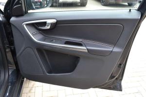 Grey Volvo XC60 2014 in Vilnius, with an engine capacity of 2.40 L and mileage of 144 thousand km for 13000 €, photo 18 on AUTOMOTO.COM.LV