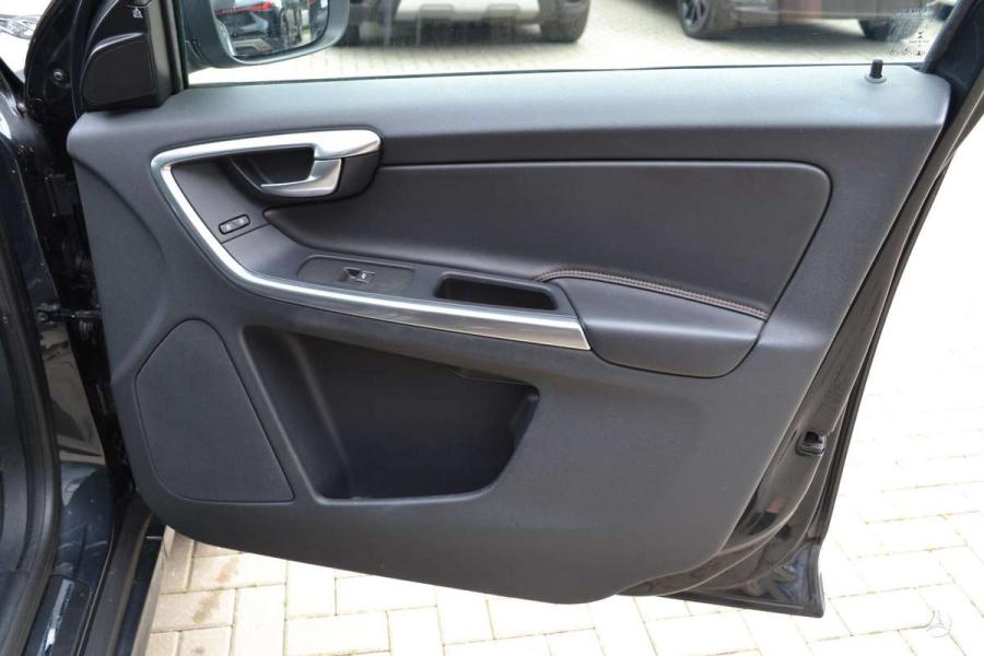 Grey Volvo XC60 2014 in Vilnius, with an engine capacity of 2.40 L and mileage of 144 thousand km for 13000 €, photo 18 on AUTOMOTO.COM.LV