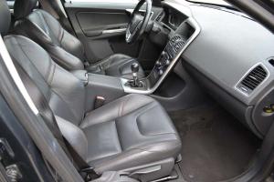 Grey Volvo XC60 2014 in Vilnius, with an engine capacity of 2.40 L and mileage of 144 thousand km for 13000 €, photo 19 on AUTOMOTO.COM.LV