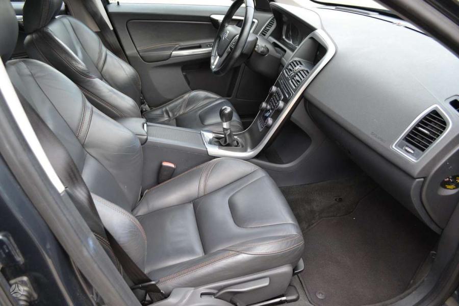 Grey Volvo XC60 2014 in Vilnius, with an engine capacity of 2.40 L and mileage of 144 thousand km for 13000 €, photo 19 on AUTOMOTO.COM.LV