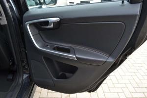 Grey Volvo XC60 2014 in Vilnius, with an engine capacity of 2.40 L and mileage of 144 thousand km for 13000 €, photo 20 on AUTOMOTO.COM.LV