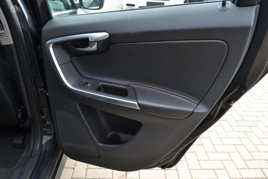 Grey Volvo XC60 2014 in Vilnius, with an engine capacity of 2.40 L and mileage of 144 thousand km for 13000 €, photo 20 on AUTOMOTO.COM.LV