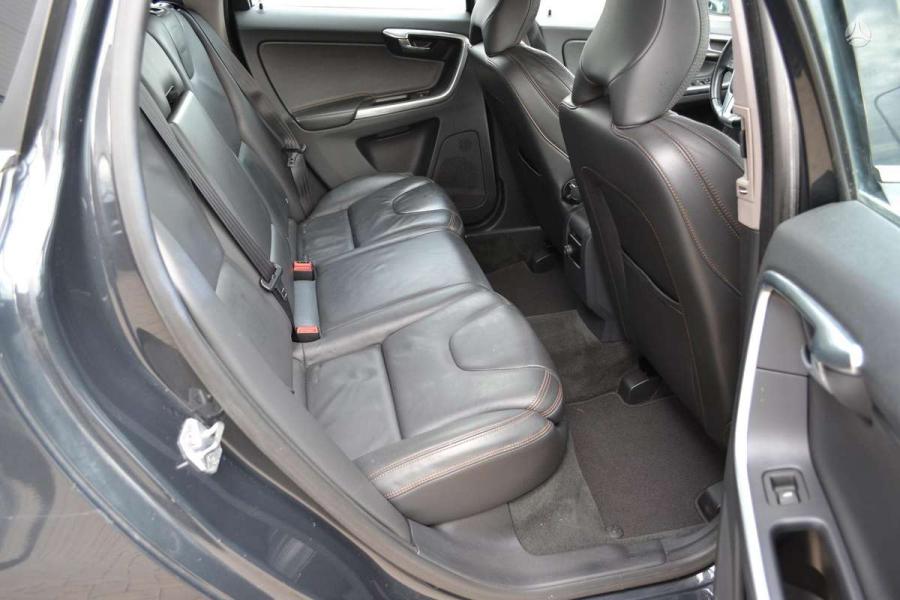 Grey Volvo XC60 2014 in Vilnius, with an engine capacity of 2.40 L and mileage of 144 thousand km for 13000 €, photo 21 on AUTOMOTO.COM.LV